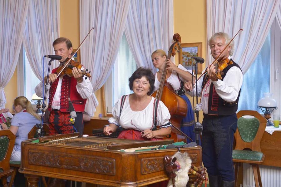 Prague: 3 Course dinner with Drinks, Folk Show & Transfers - Authenticity and Review Highlights
