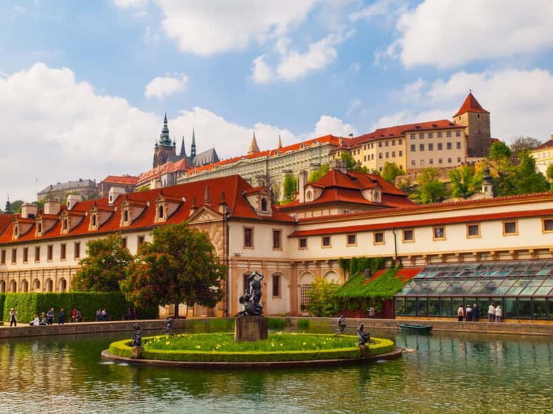 Prague Castle: 1-Hour Introduction Tour with Entry Ticket - Highlights of the Castle Complex