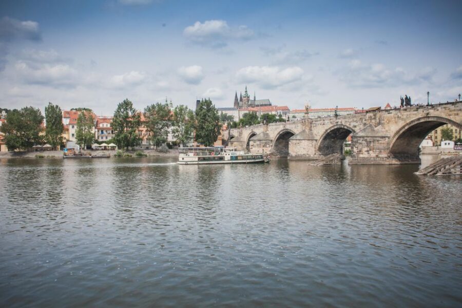 Prague: Lunch Cruise on Vltava River with open Buffet - Exploring the Itinerary in Detail