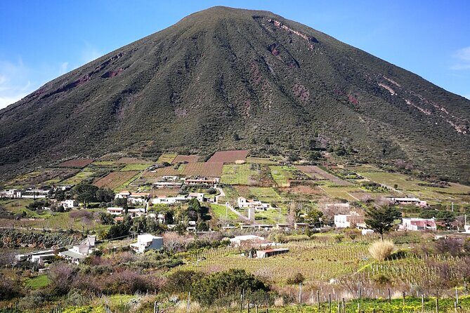 Private and guided tour of Salina: Discovering the Green Island - Who Is This Tour Best For?