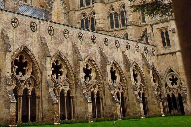 Private Archaeologist Guided Tour Stonehenge, Salisbury & Avebury - Transportation and Timing