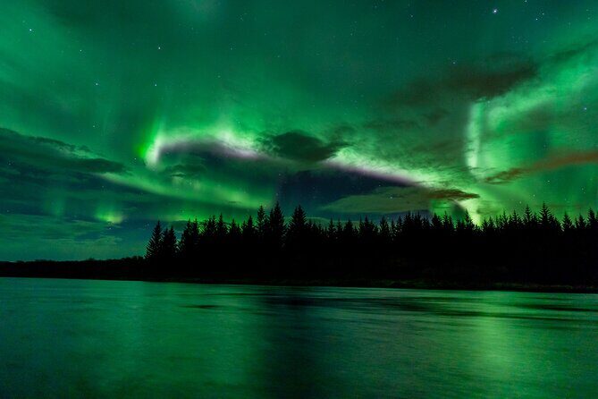 Private Aurora Hunt with Photos in Super Defender - What’s the Price and Is it Worth It?