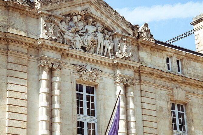 Private Bordeaux History Tour with a glass of Bordeaux wine. - Price and Value Analysis