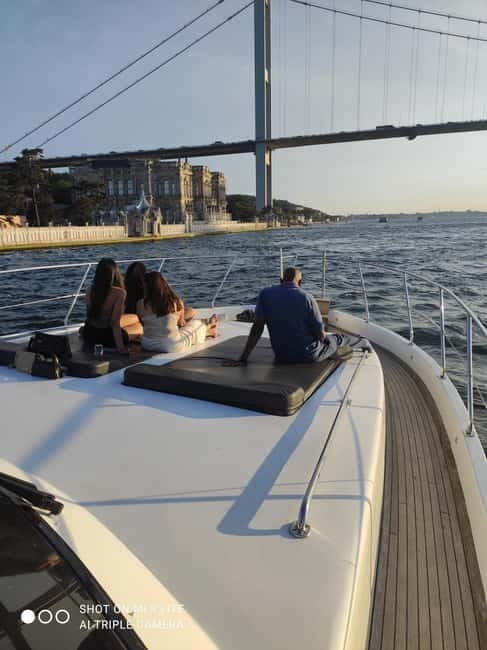 Private Bosphorus Yacht with Local Guide and Snacks - Why Choose a Bosphorus Yacht Tour?