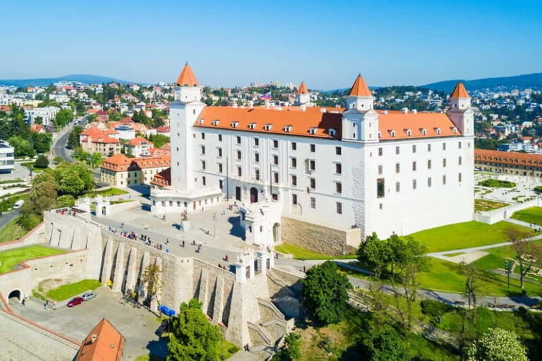 Private day trip: Budapest > Bratislava & Vienna, in English - Analyzing the value and experience