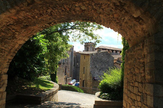 Private: Girona and Besalu Jewish History Tour from Girona - Crossing Into Besalú: Medieval Charm & Hidden Treasures