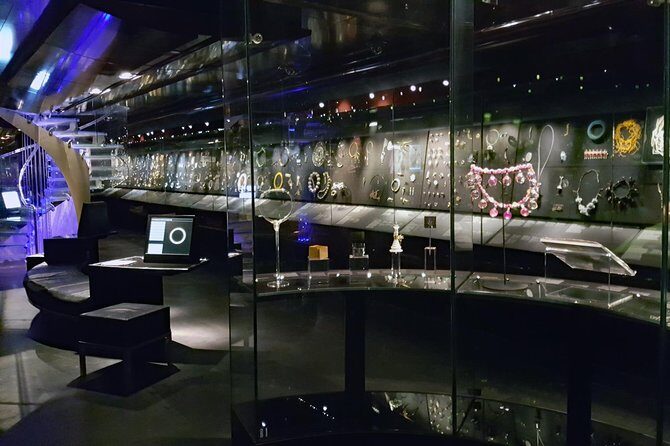 Private Guided Tour of The Victoria and Albert Museum - 3 Hour - Exploring the Victoria and Albert Museum