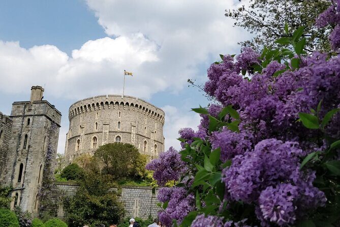 Private Guided Tour of Windsor Castle PLUS and History - Wandering the Enchanting Town of Windsor
