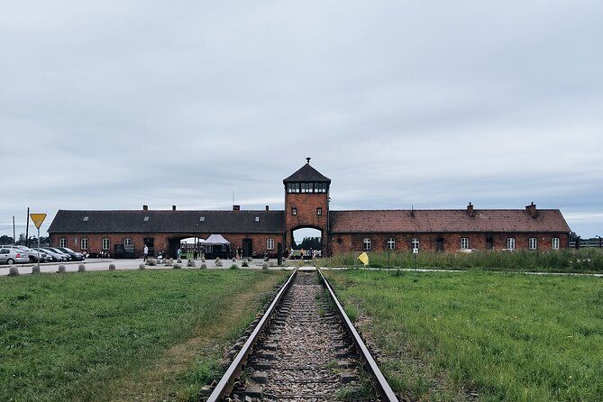 Private Guided Tour to Auschwitz & Birkenau from Krakow - The Itinerary: What to Expect