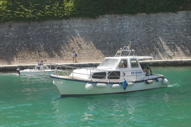Private Half-Day Boat Tour with Snorkeling and Drinks - The Scenic Views and Atmosphere