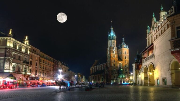 Private Krakow Tour: St. Marys, Cloth Hall & More - What Makes This Tour Valuable