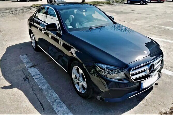 Private Round-Trip Transfer: Warsaw Chopin Airport (WAW) - Key Points