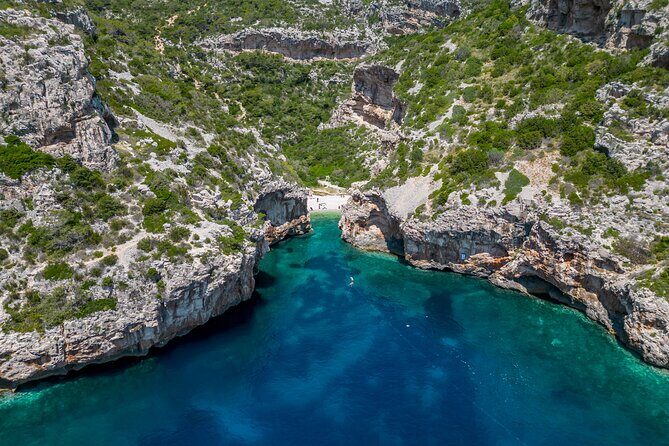 Private speedboat custome-made tour / from Trogir and Split - What Makes the Guides Stand Out?