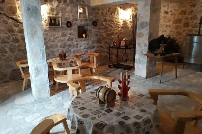 Private tour: Homemade food and wine tasting at my family home - Authenticity and Personal Touch