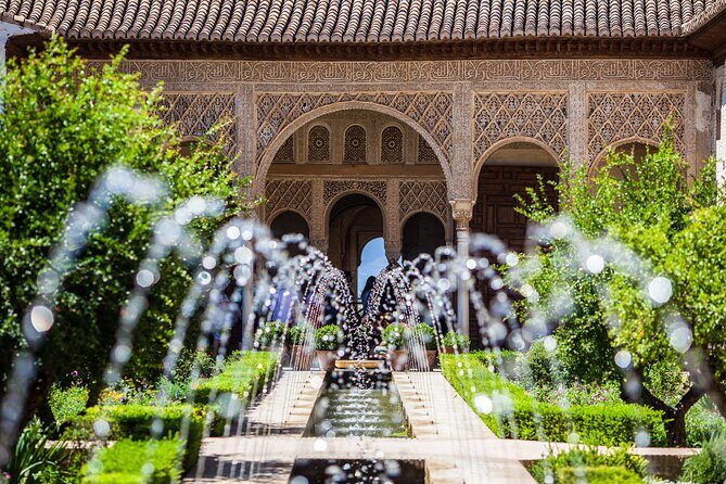 Private tour of the Alhambra entrances included - FAQ
