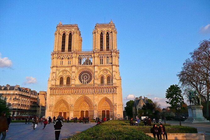 Private tour of various Monuments in Paris - Transportation and Comfort