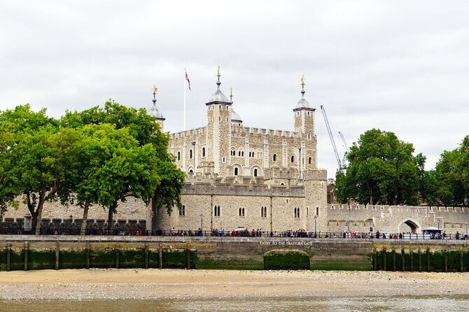 Private Tour: Tower of London with Private Guide - The Beefeaters and Ravens