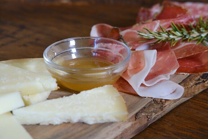 Private Tuscan Lunch with Wine & Evo oil tasting in the Vineyard - A Deep Dive into the Experience