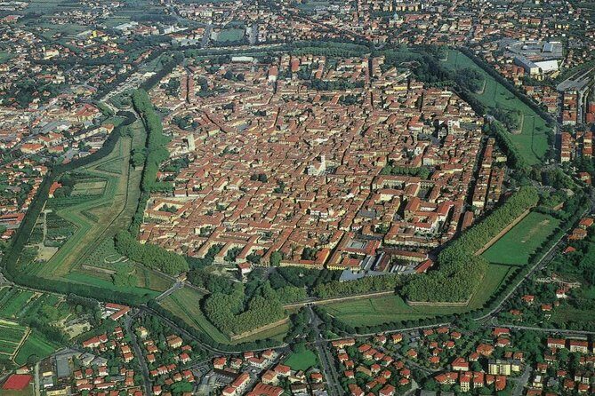Private walking tour of Lucca city centre and the walls - Real Traveler Insights