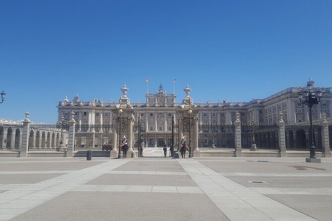 Private Walking Tour to Royal Palace and Old Town of Madrid - What Makes This Tour Stand Out?