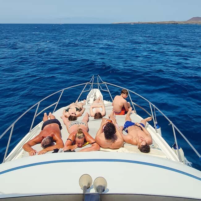 Private Yatch Amalfi Cinco - SHARED TOUR - The Crew: Friendly Guides Making a Difference