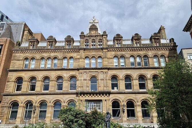 Qualified Guide: Liverpool Waterfront, City Centre & Beatles Tour - FAQ