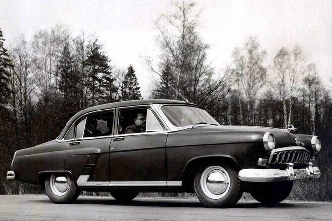 Retro KGB Tour: A Volga 21 Adventure in Yerevan's Soviet Past with photography - The Classic Car Experience