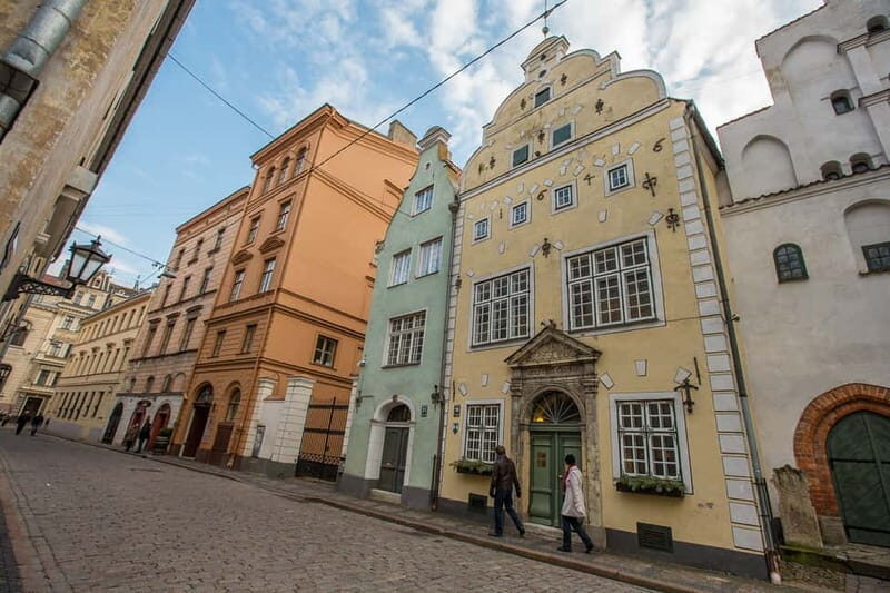 Riga's Old Center and Art Nouveau Tour - Exploring Riga’s Old Town: A Medieval Marvel