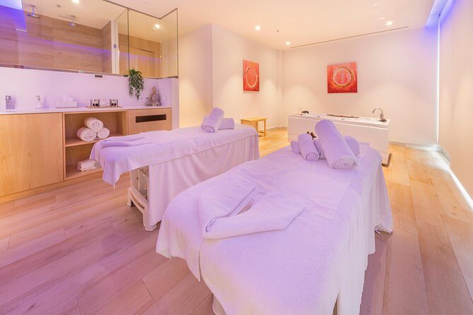 Romantic couple massage + SPA entry and private jacuzzi with cava - What makes this experience stand out?