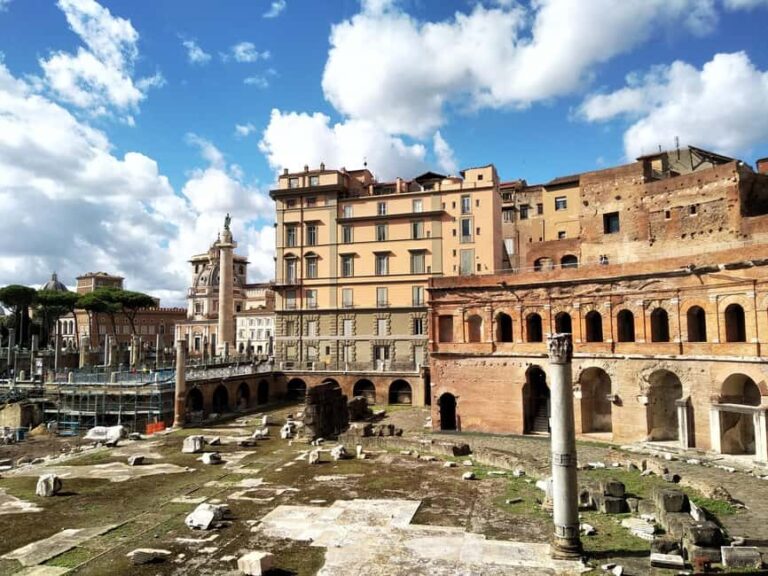 Rome: Guided outdoor tour from the Colosseum to the Imperial Fora. - The Highlights of the Tour