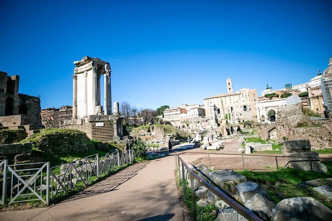 Rome in 2 Days Tour with Forum Colosseum Trevi Fountain Vatican & Sistine Chapel - What Makes This Tour Stand Out?