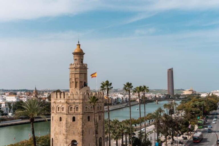 Rooftop Sunset Drinks Experience in Seville - The Location and Accessibility