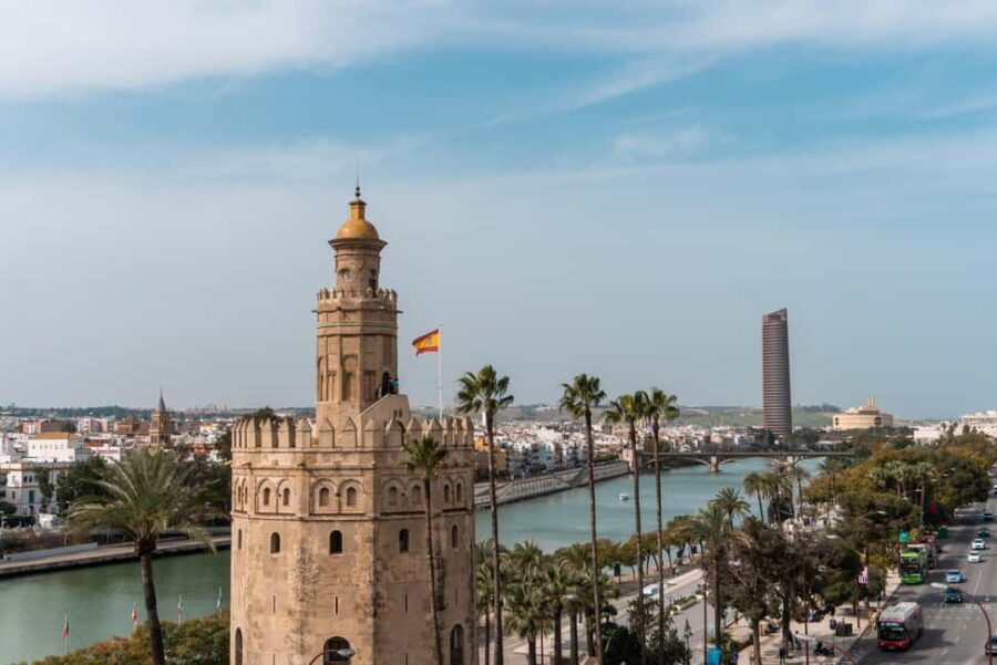 Rooftop Sunset Drinks Experience in Seville - The Location and Accessibility