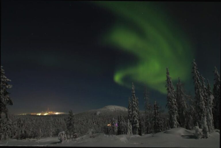 Ruka: Searching for the northern lights with snowshoes - The Value of This Arctic Snowshoe Tour
