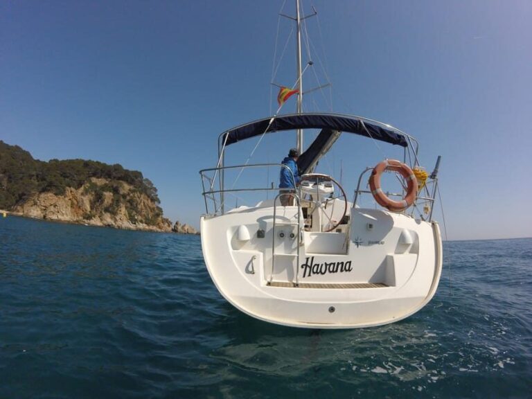 Sailing experience 4 hours in Platja d'Aro - The Vessel and Facilities