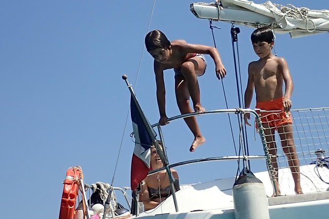 Sailing towards the Devil's Saddle - The Itinerary: What to Expect on Your Day on the Water