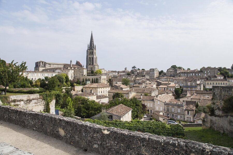 Saint-Emilion fortification chateau ruin medieval Bordeaux