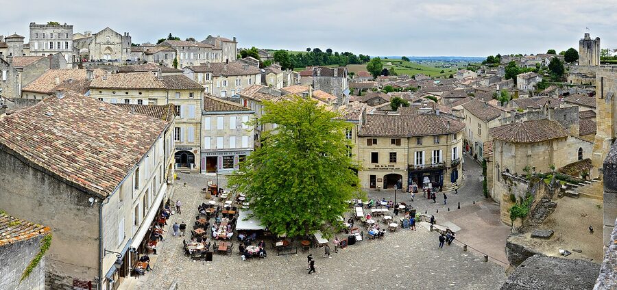 Saint-Emilion village square place upper limestone terrace