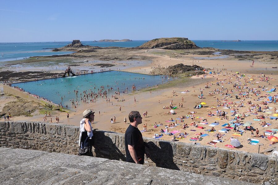 Plage de Bon-Secours seawater tidal pool at Saint-Malo with diving platform