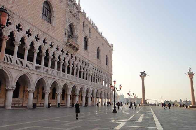 Saint Marks Basilica, Doge's Palace and Gondola tour in Venice - What Makes This Tour Stand Out?