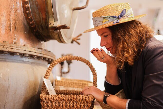 Saint-Paul-de-Vence and Wine Tasting Afternoon tour from Nice - Transportation and Group Size