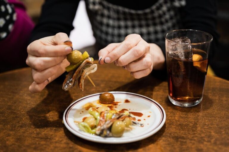 San Sebastian Food Tour with Pintxos & Drinks with a Local - Exploring the San Sebastian Food Scene