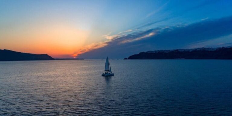 Santorini: Private Sunset Cruise with Dinner and Drinks - Who Is This Tour Best Suited For?