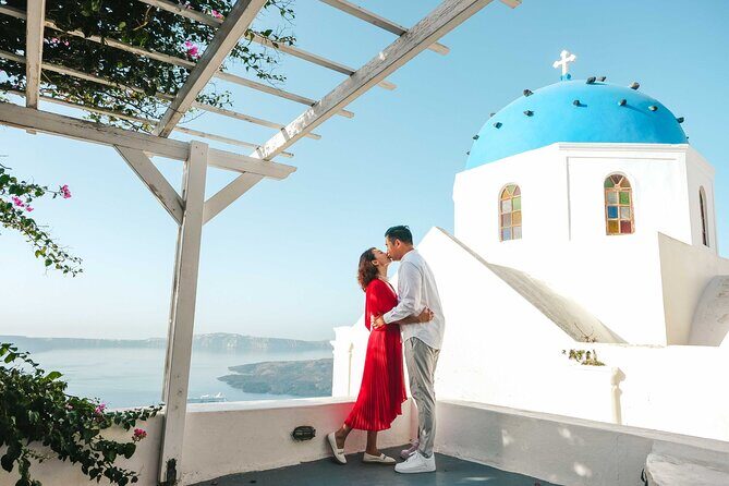 Santorini Vacation Photoshoot - Why This Photoshoot Works for Different Travelers