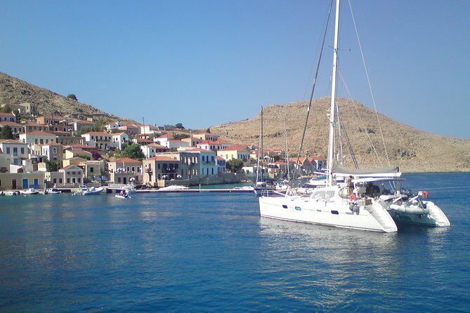 Saronic Gulf Cruise: Explore Hydra, Poros & Aegina - Food and Entertainment