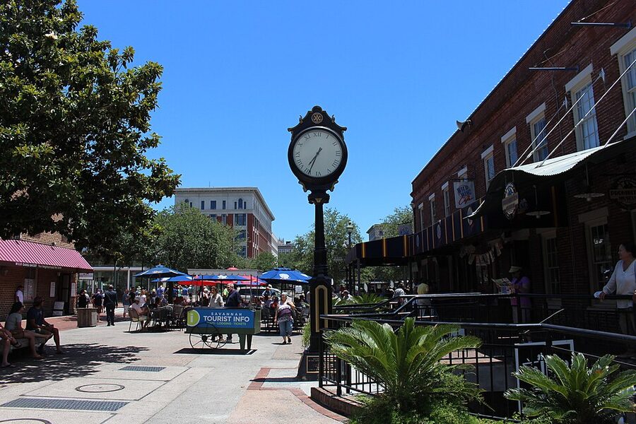 Street clock at Savannah City Market meeting point