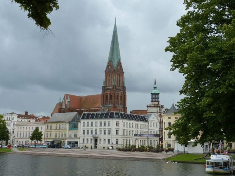 Schwerin: Private Guided Walking Tour - What the Tour Includes and How it Works