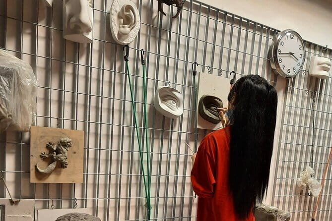 Sculpture in Florence : Traditional Clay modelling class - Authenticity and Expert Guidance