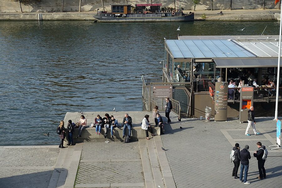 Port de la Bourdonnais Bateaux Parisiens ticket counter Paris