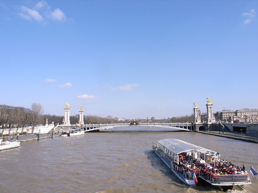 Pont Alexandre III with Bateaux Parisiens cruise boat on the Seine